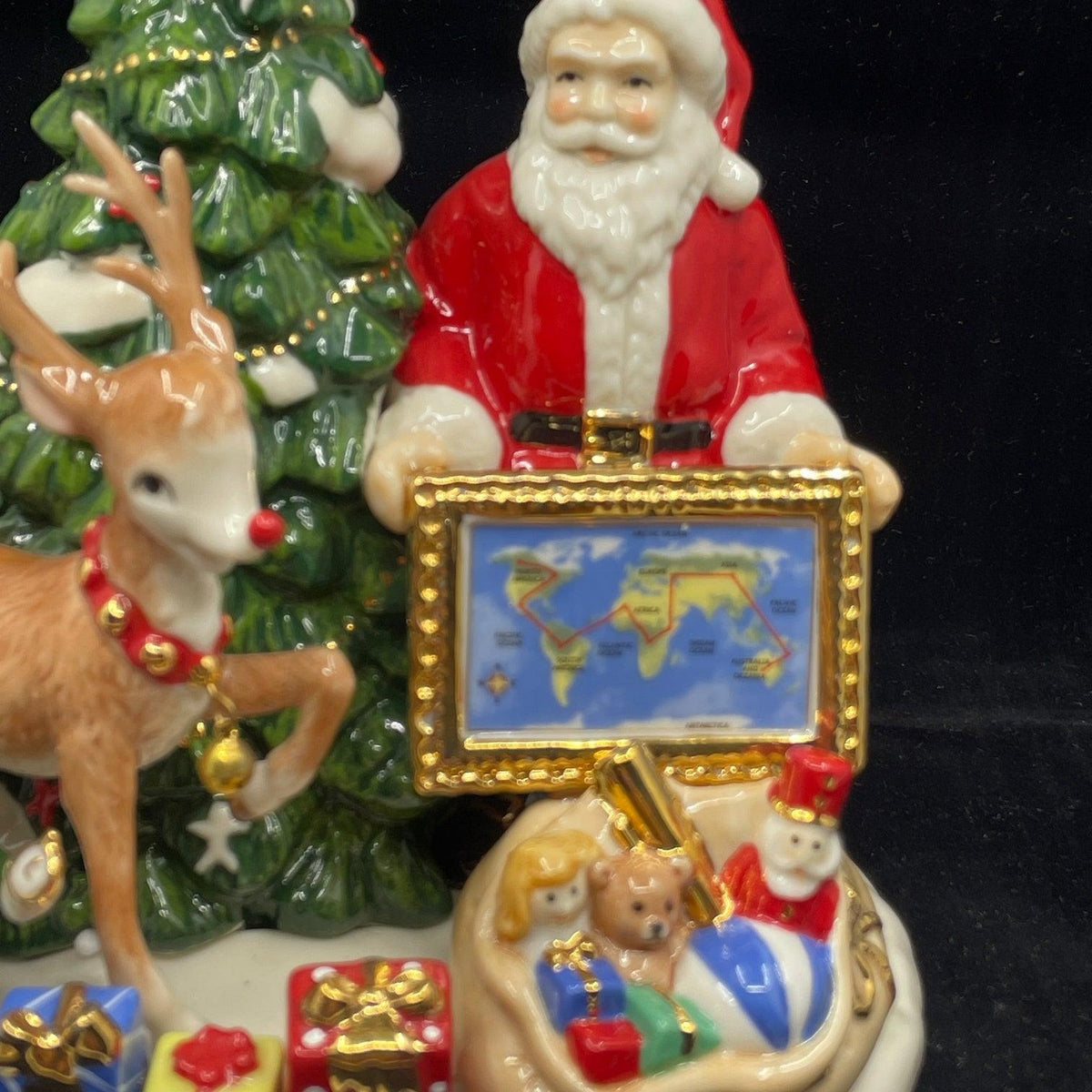 Royal Doulton Figurine Santas World Map HN5469 – William Cross