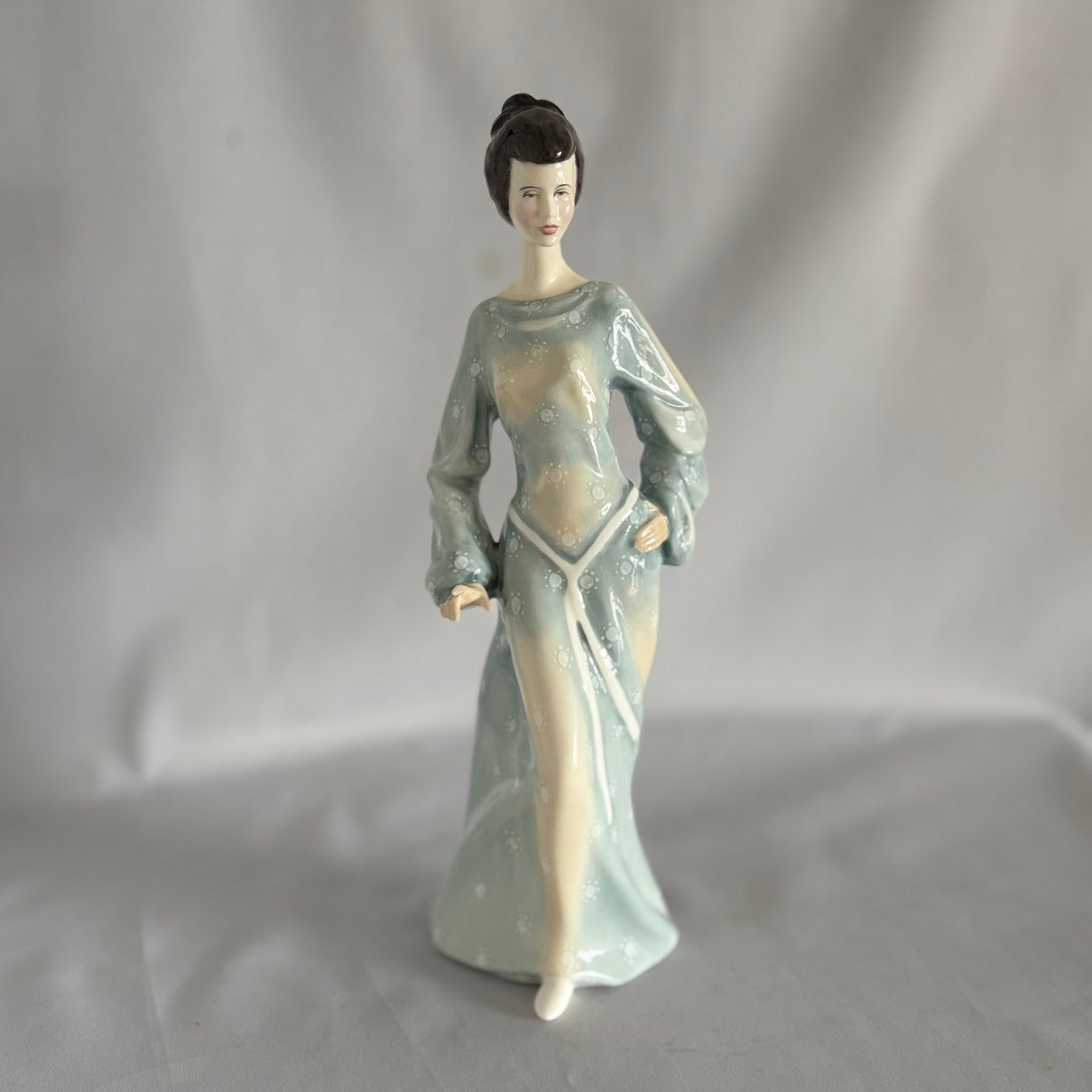 oyal Doulton Boudoir Figurine HN2542 – Mint Condition | William Cross ...